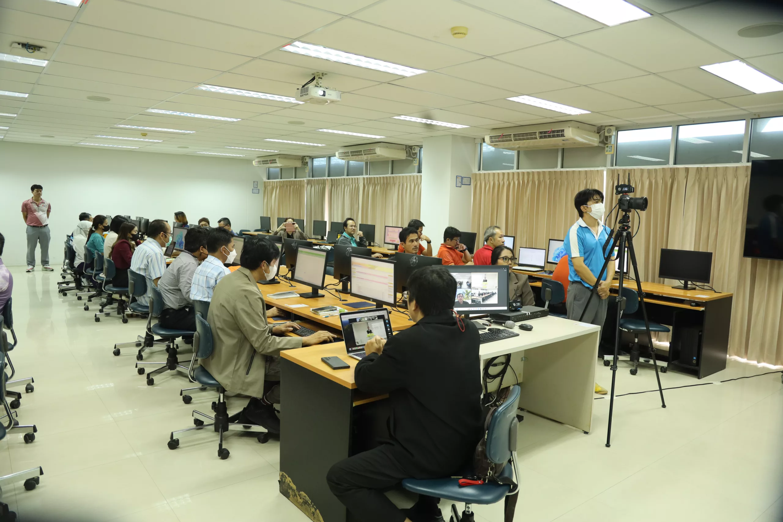 สำนักวิทยบริการเเละเทคโนโลยีสารสนเทศ จัดโครงการอบรมเชิงปฏิบัติการ การ ...