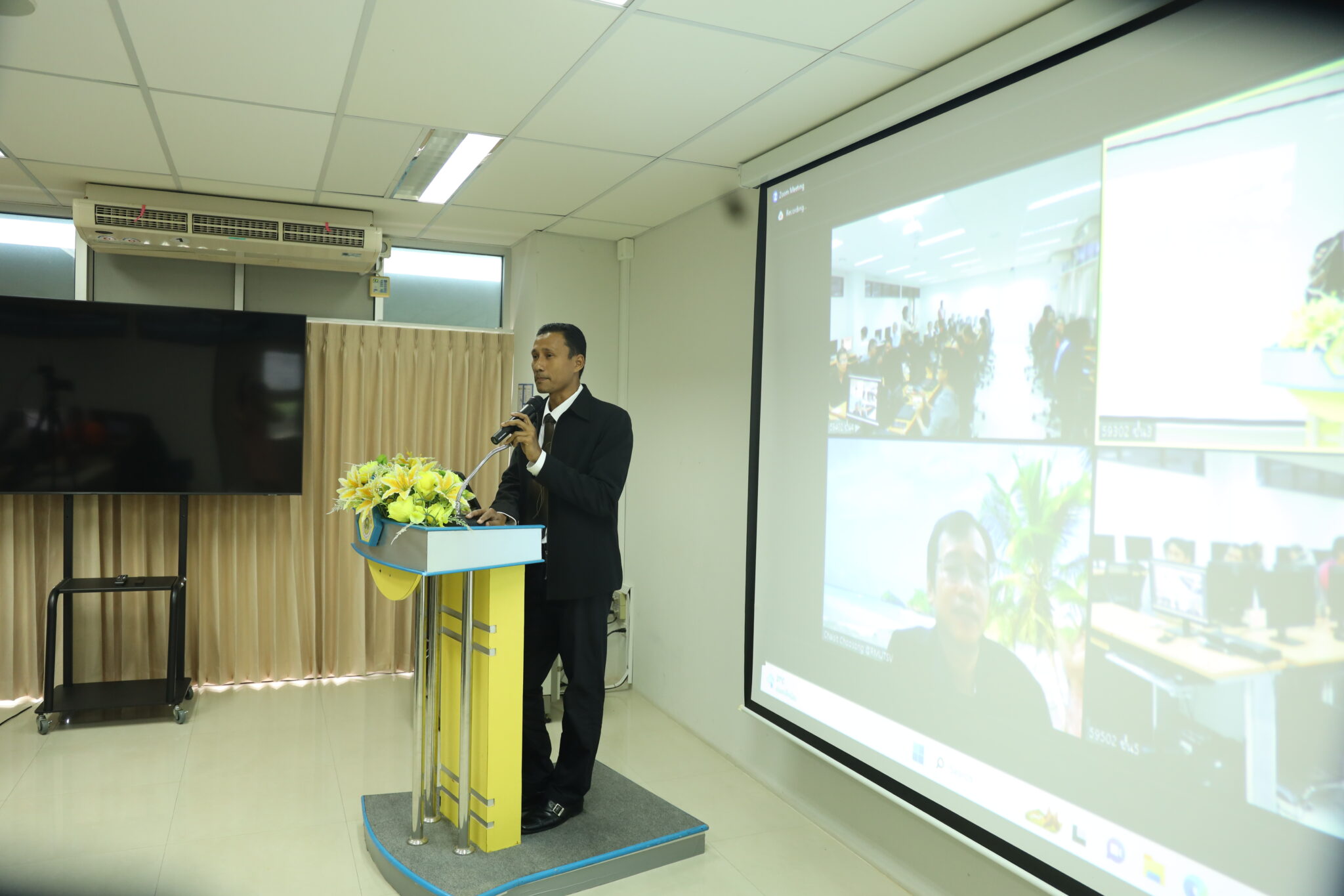 สำนักวิทยบริการเเละเทคโนโลยีสารสนเทศ จัดโครงการอบรมเชิงปฏิบัติการ การ ...