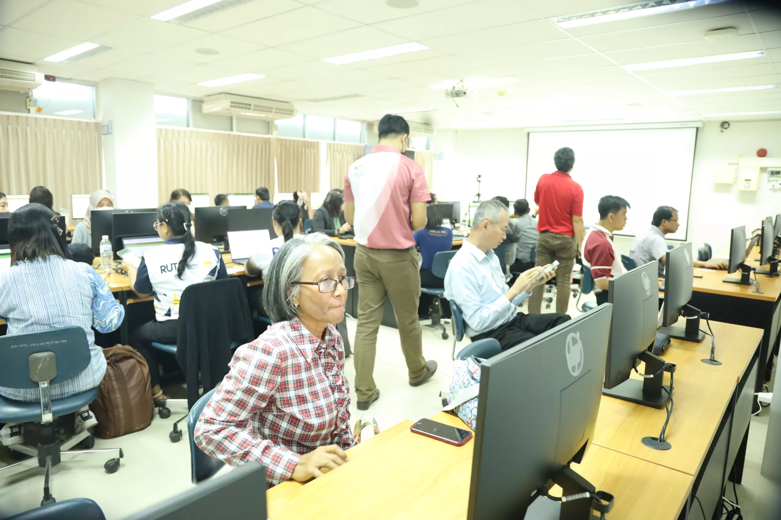 สำนักวิทยบริการเเละเทคโนโลยีสารสนเทศ จัดโครงการอบรมเชิงปฏิบัติการ การ ...